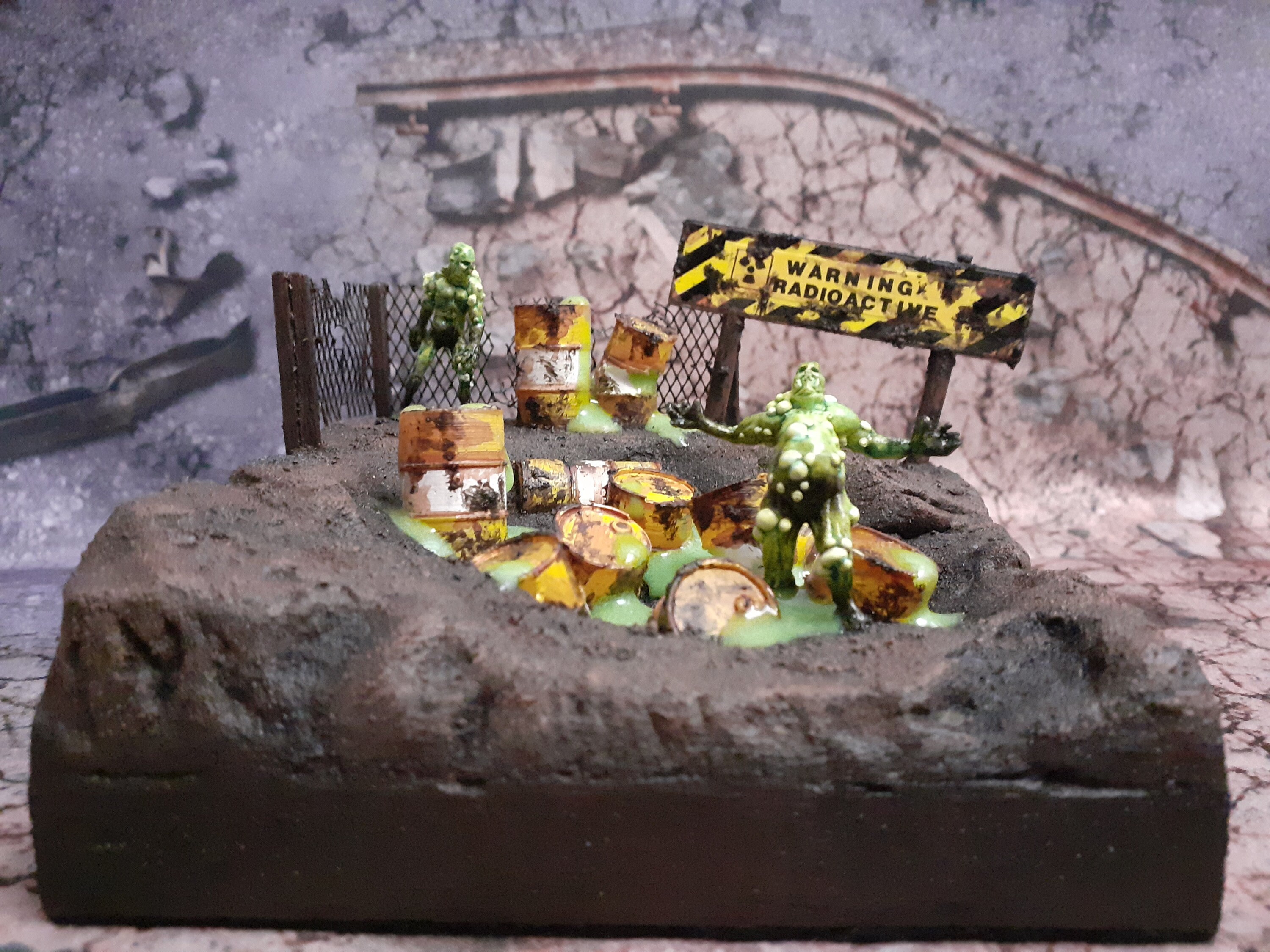 Fallout Radioactive Barrels & Glowing One Ghouls Model Diorama 32mm ...