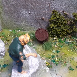 The Last of Us TLOU Diorama Box Display - Clicker & Sewer Scene Post ...