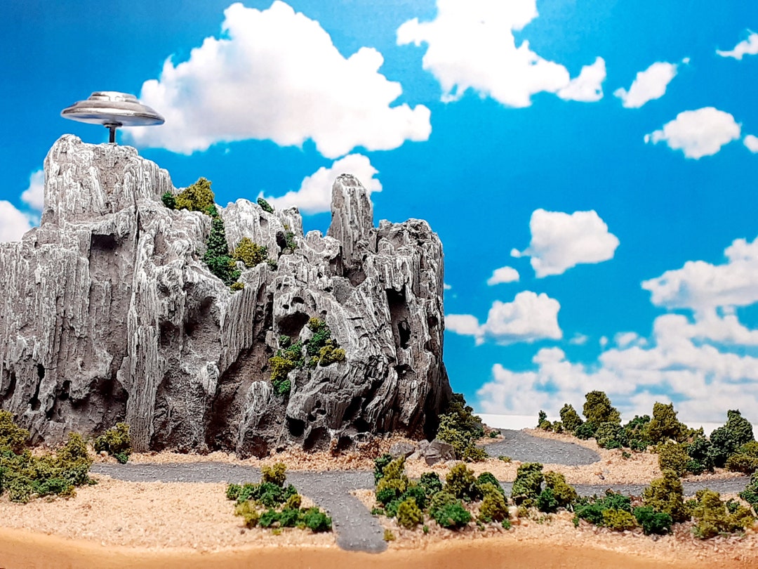 Sci-fi Space-themed Alien UFO Mountain Diorama | Space Fan | Hand ...