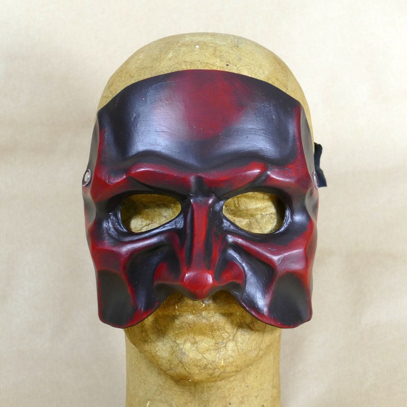 Commedia dellArte mask in papier maché: Capitan spezzaferro | Etsy