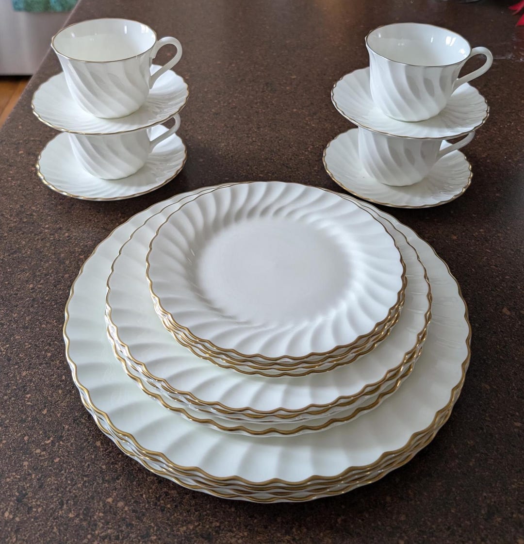 20 Piece Starter Set Four 5 Piece Place Setting Wedgwood Gold Chelsea ...