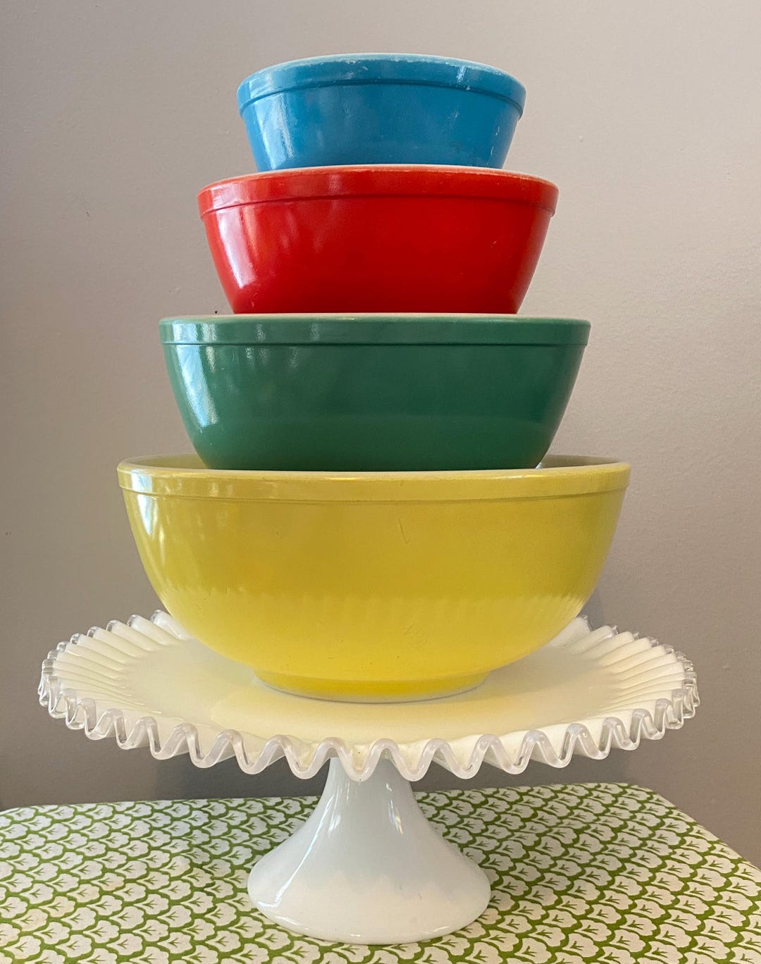 Complete "unnumbered" Vintage Pyrex Primary Mixing Bowl Set - 1945-1949 ...