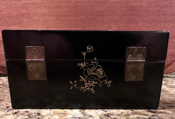 Vintage Asian Lacquer Box With Mother-Of-Pearl? and M… - Gem