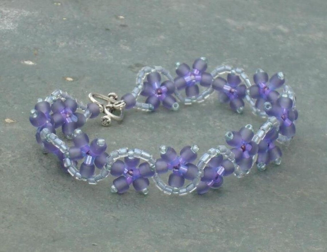 Periwinkle Flower Bracelet Seed Bead Bracelet in Frosted - Etsy