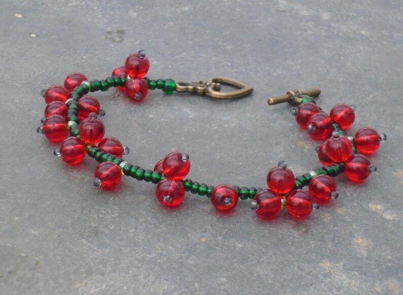Holly Berries, Red Berries Bracelet, Red and Green Bead Bracelet, in ...