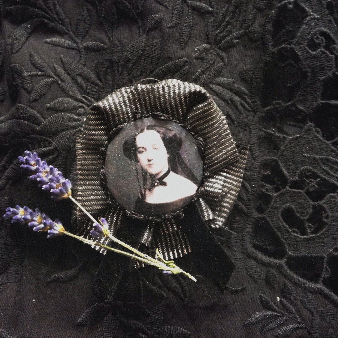 A Lady of Tragedy Mourning Lady Rosette - Etsy