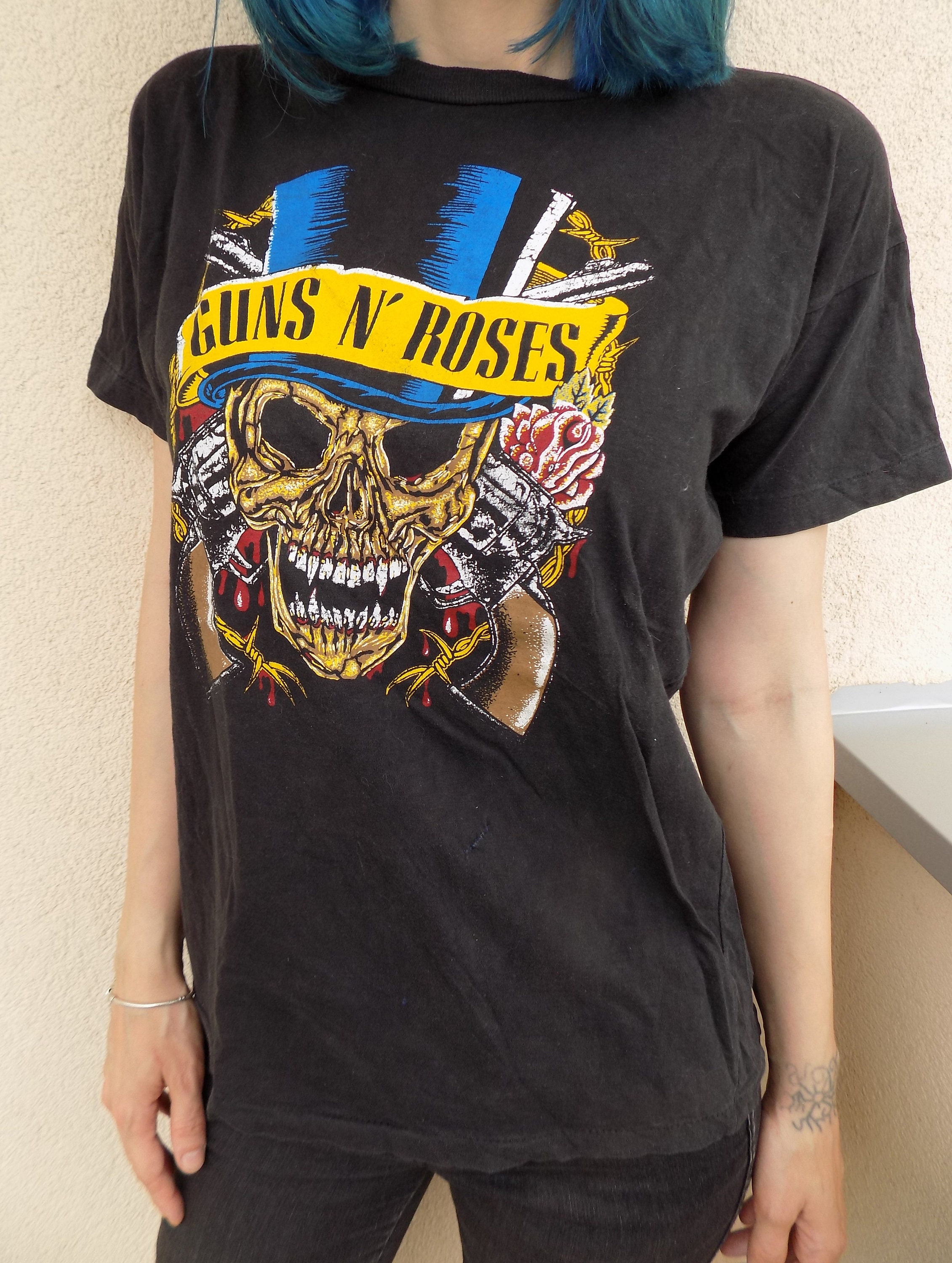 Vintage 90's Guns N' Roses T-shirt - Etsy Vintage 90's Guns N' Roses T-shirt - Etsy