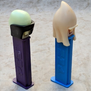 Vintage Retired PEZ Dispenser With Feet Candy Collectible Memorabilia ...