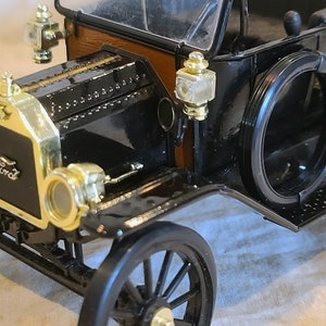 Vintage 1910 Ford Model T Convertible Touring Sedan 1:18 Scale Diecast ...