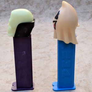 Vintage Retired PEZ Dispenser With Feet Candy Collectible Memorabilia ...