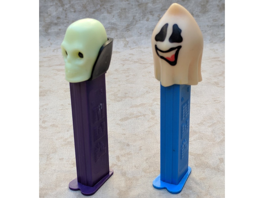 Vintage Retired PEZ Dispenser With Feet Candy Collectible Memorabilia ...