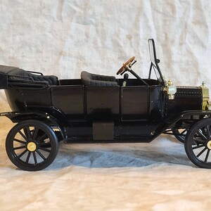 Vintage 1910 Ford Model T Convertible Touring Sedan 1:18 Scale Diecast ...