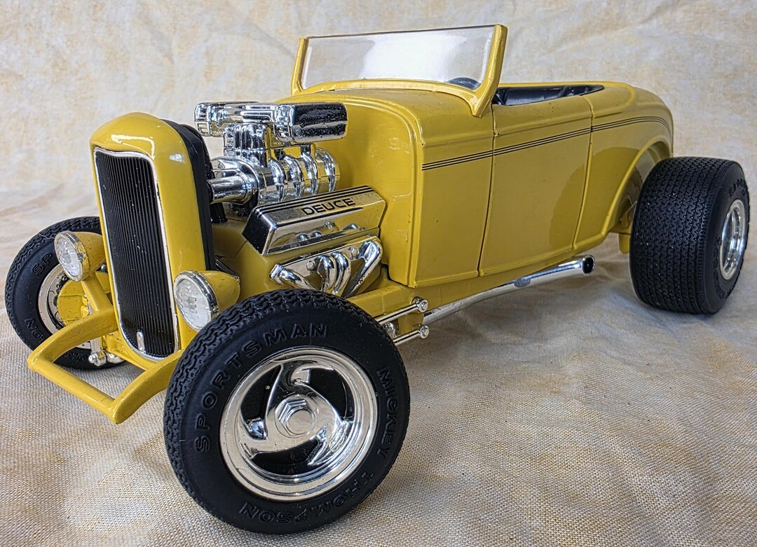 Vintage Motormax 1932 Classic Ford V8 Deuce Coupe Street Hot Rod Yellow 1:18 Scale Diecast Model ...