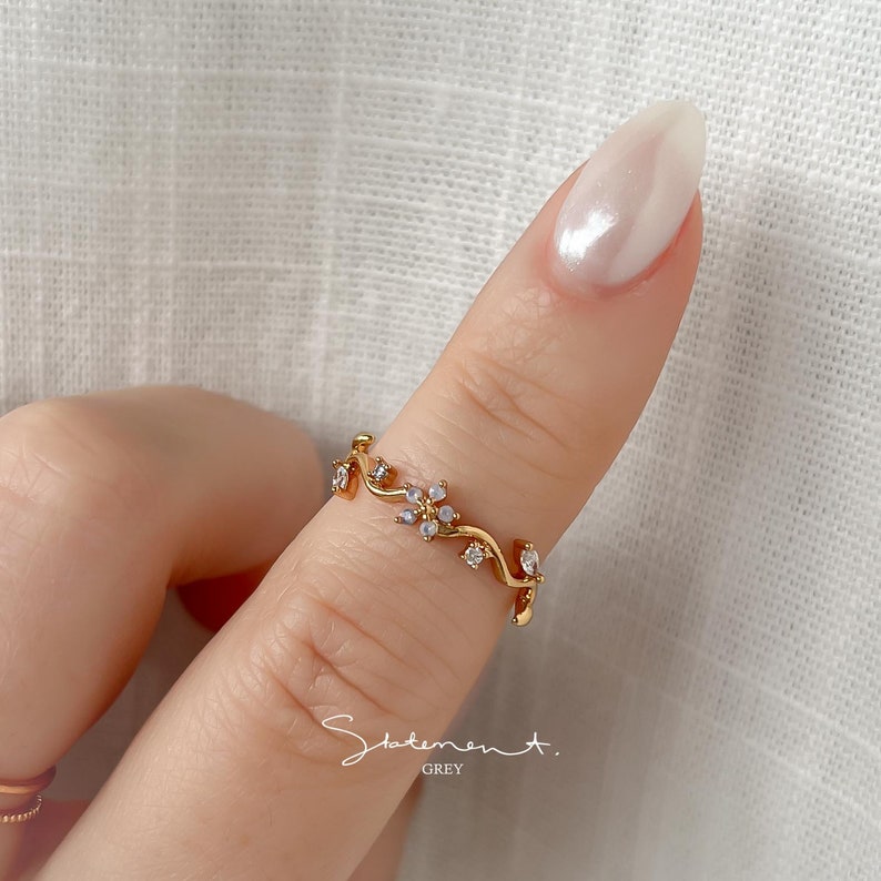 Fiorella Vine Ring, Flower Ring, Floral Ring, Friendship Ring, Leaf ...