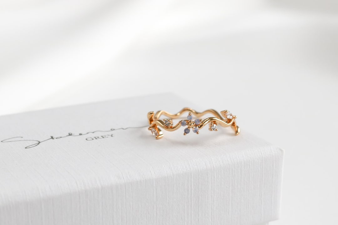 Fiorella Vine Ring, Flower Ring, Floral Ring, Friendship Ring, Leaf Ring, Layering Ring for Her ...