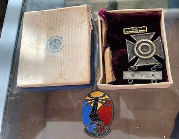 Thunderbolt World War II Pin and Rifle Medal with For… - Gem