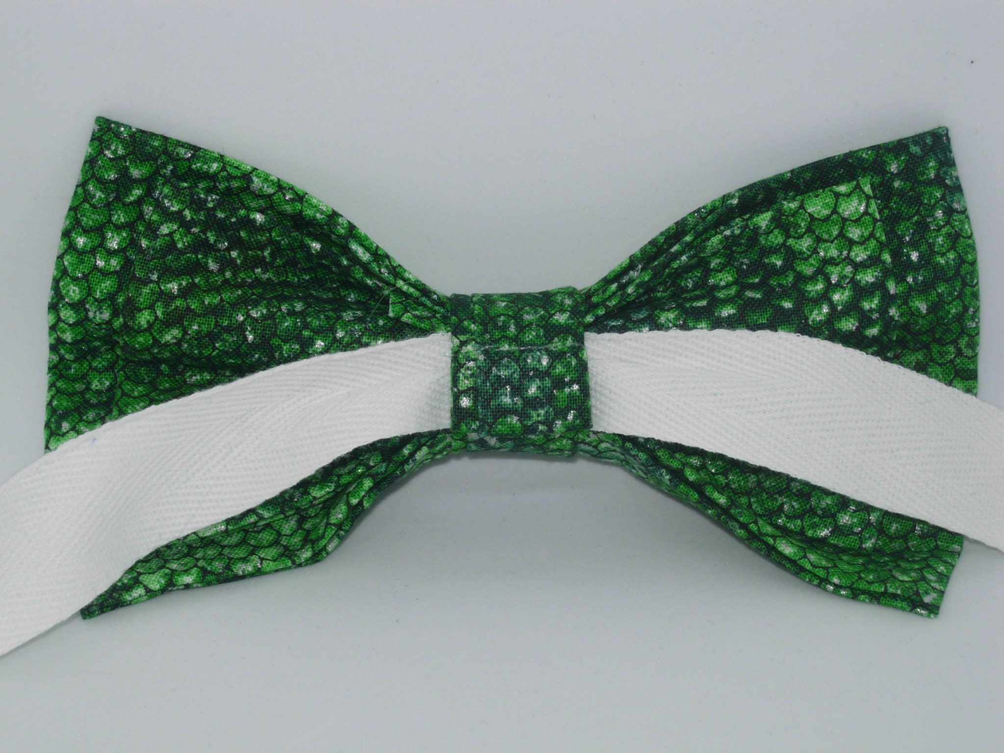 Snake Skin Bow Tie, Small Snake Scales, Emerald Green, Pre-tied Bow Tie ...