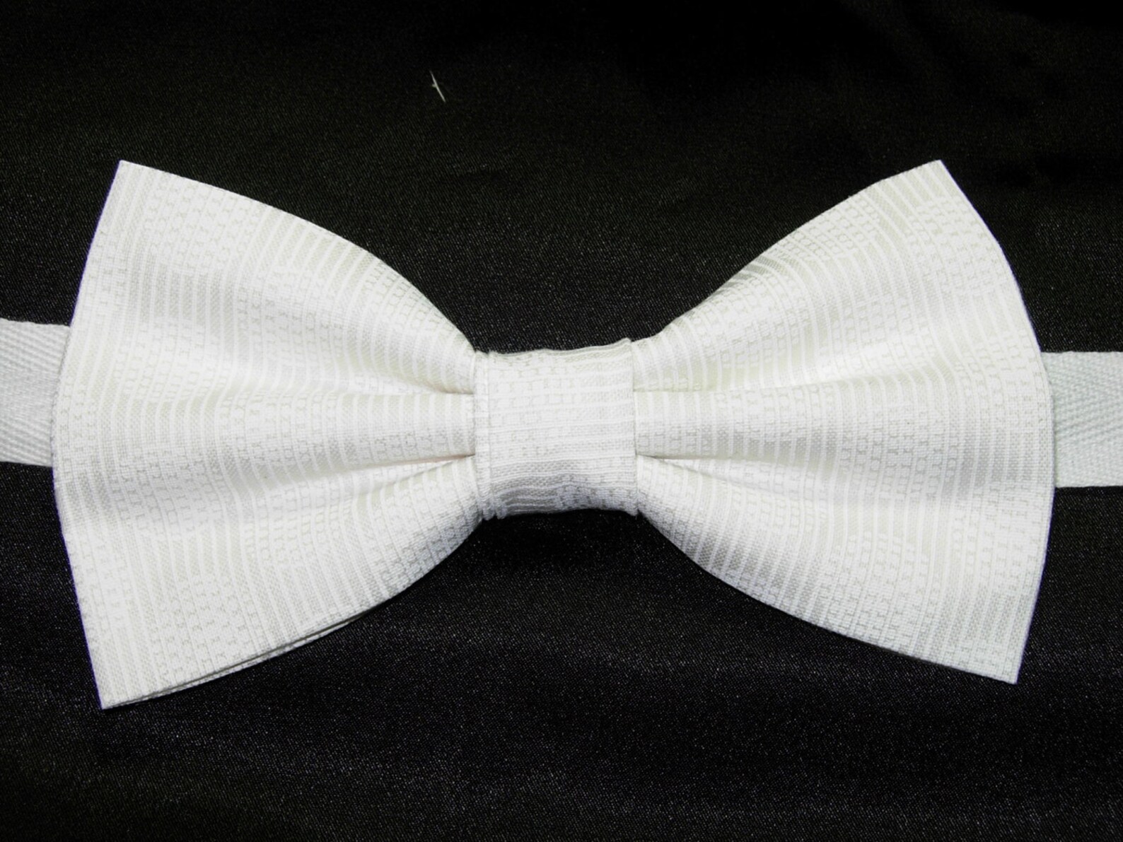 White Bow Ties | Snow White | Pre-tied Bow Tie | Plain White Bow Ties ...