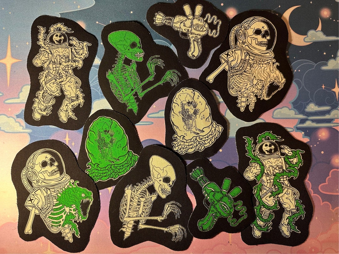Dead Space , Skeleton Astronauts, Space Gun, Space Ship, Alien, Iron on ...