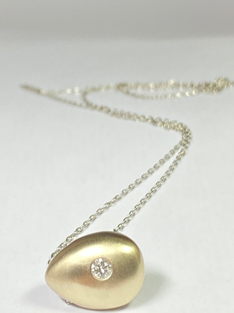 Diamond Cremation Ashes Pendant Keeping Your Loved One's or Pet Close ...