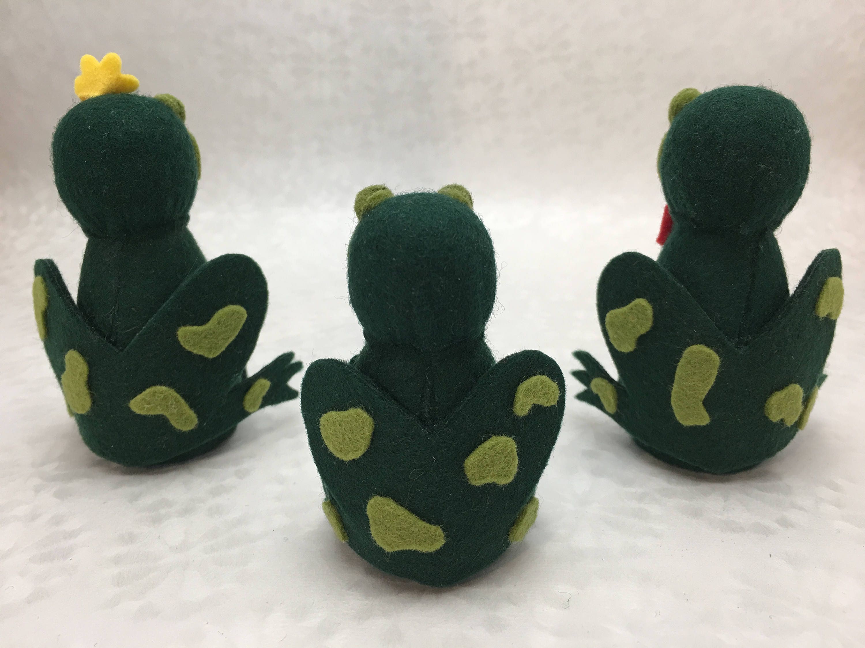 Frogs Peg Frogs Wooden Peg Frogs 3 1/2 Handmade Peg - Etsy