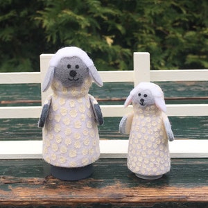 Red Toy Barn With 13 Peg Farm Animals, Farmer and Wife, Handmade Wood ...