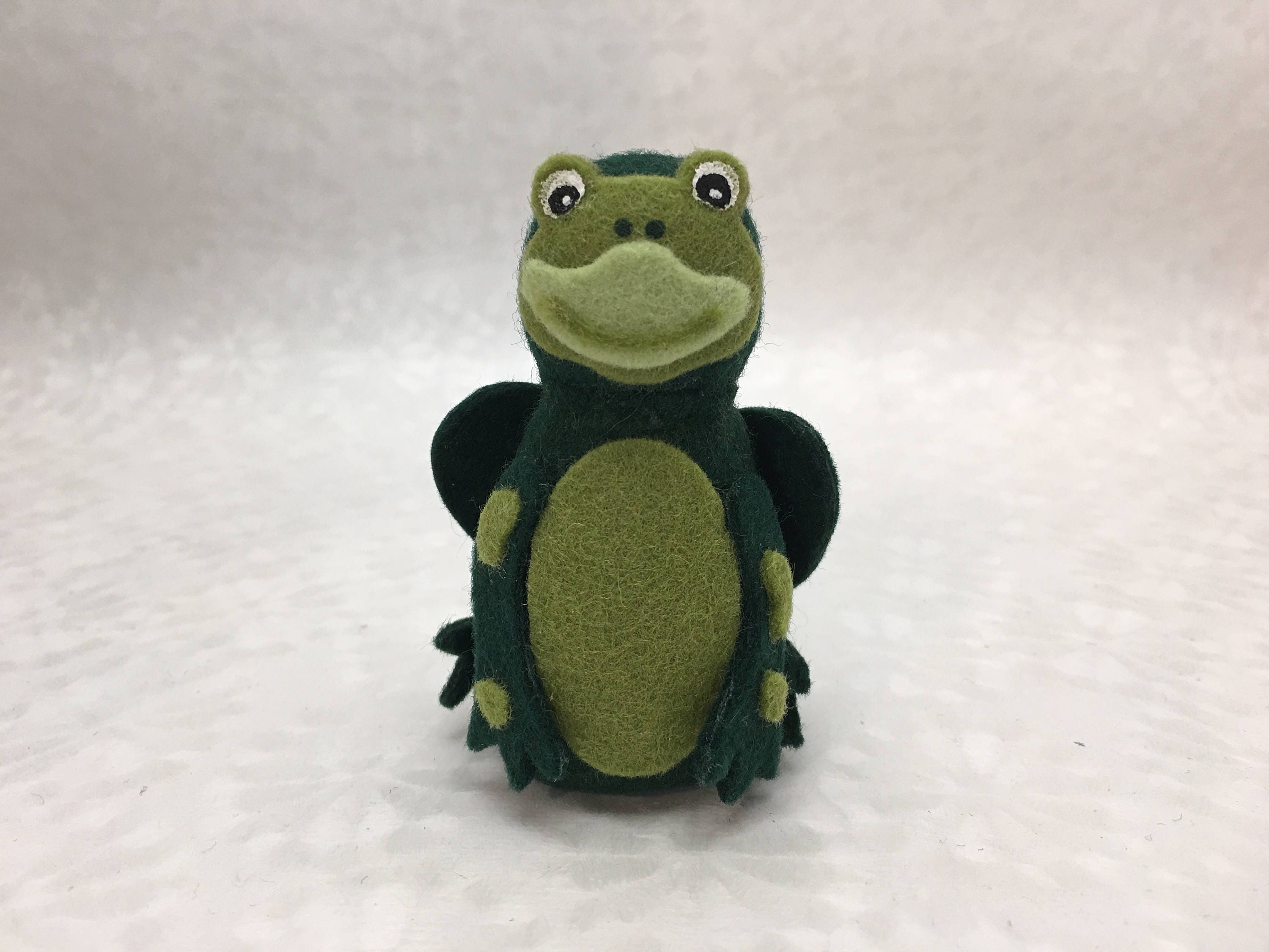 Frogs Peg Frogs Wooden Peg Frogs 3 1/2 Handmade Peg - Etsy