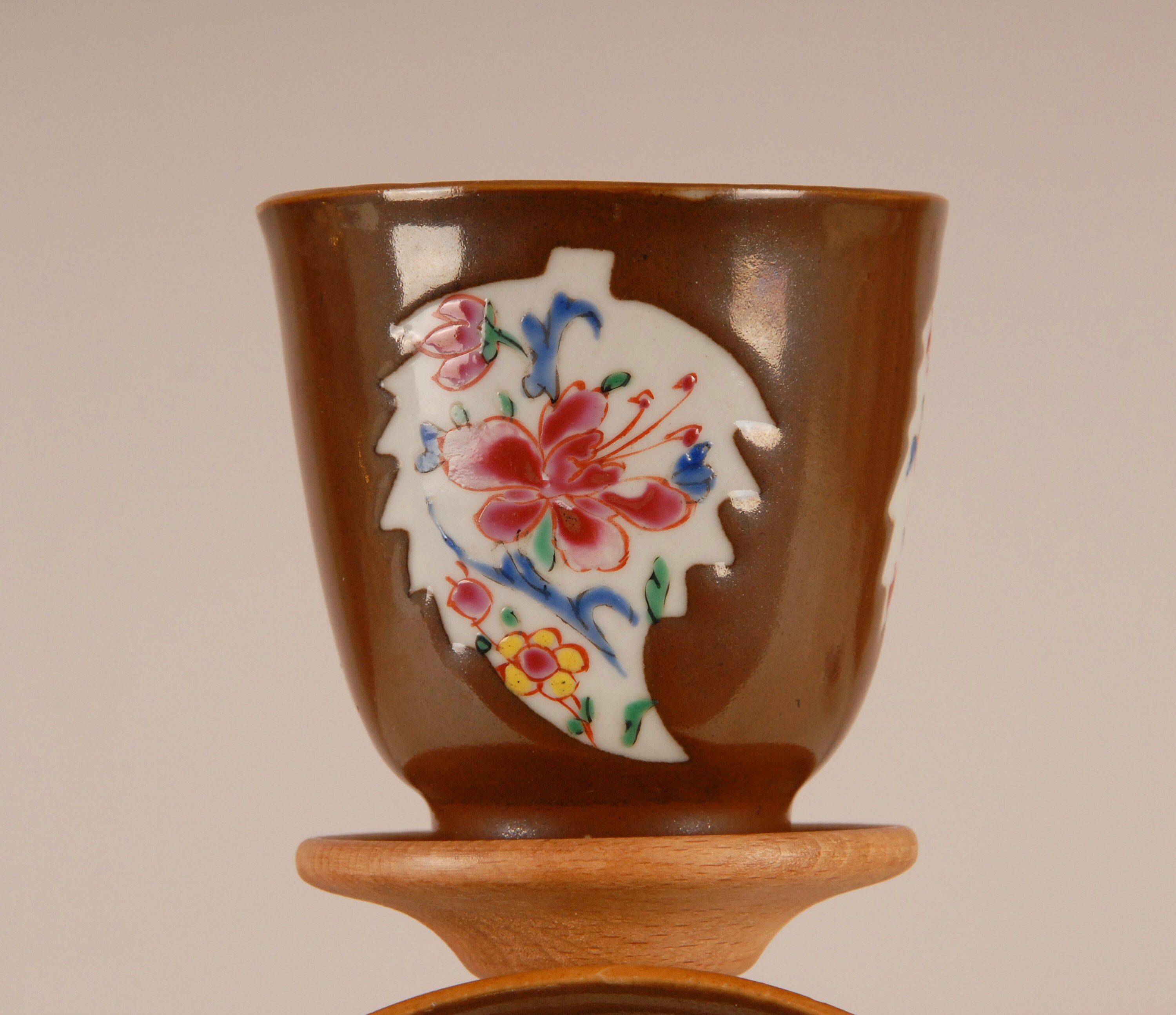 Chinese Porcelain Cafe Au Lait Famille Rose Bell Shaped Tea Bowl and ...