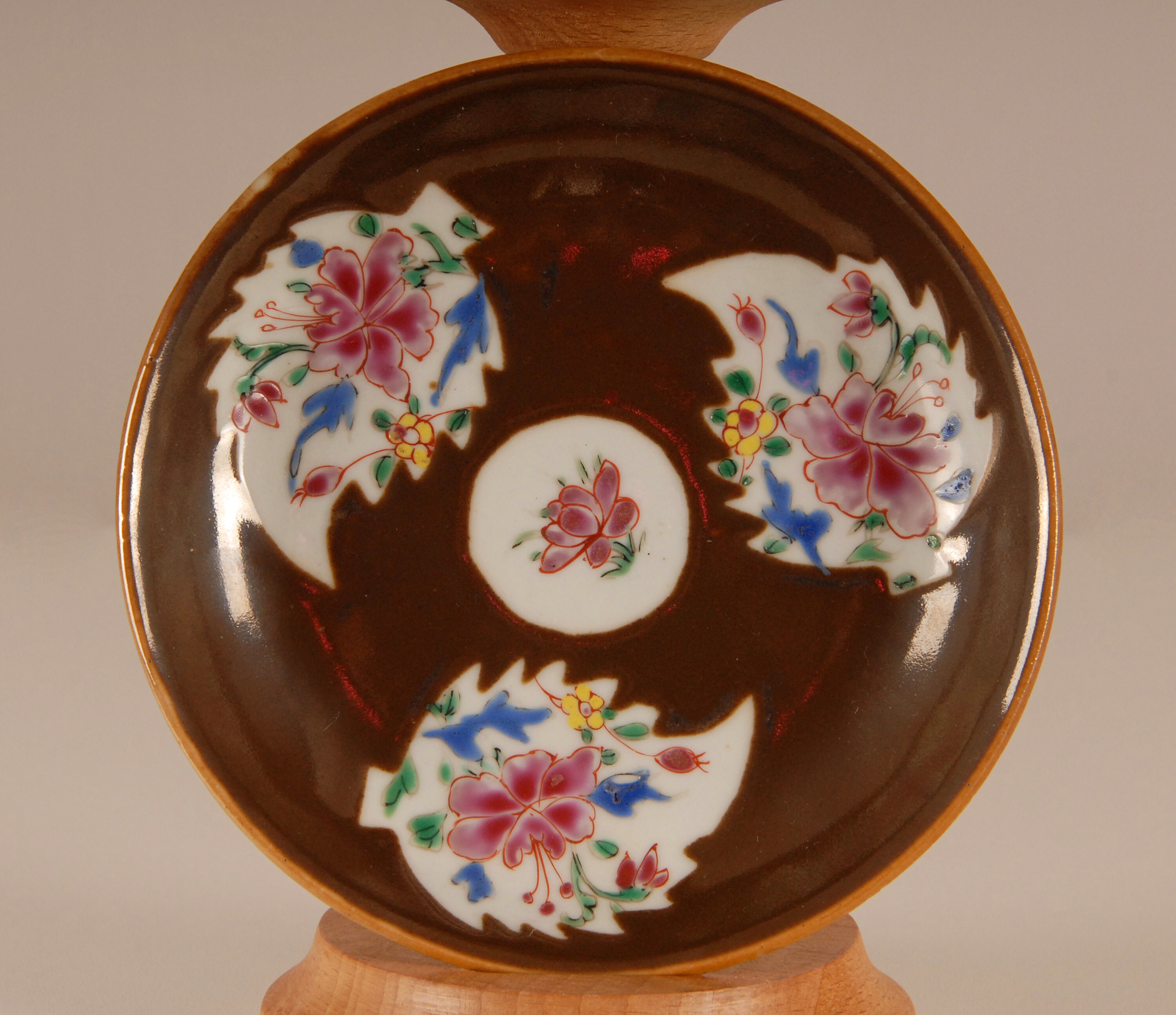 Chinese Porcelain Cafe Au Lait Famille Rose Bell Shaped Tea Bowl and ...