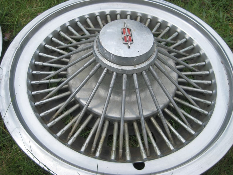 Oldsmobile Cutlass, F85, Omega Wire Hubcaps. !972-78. 14 Inch. ( Set of ...