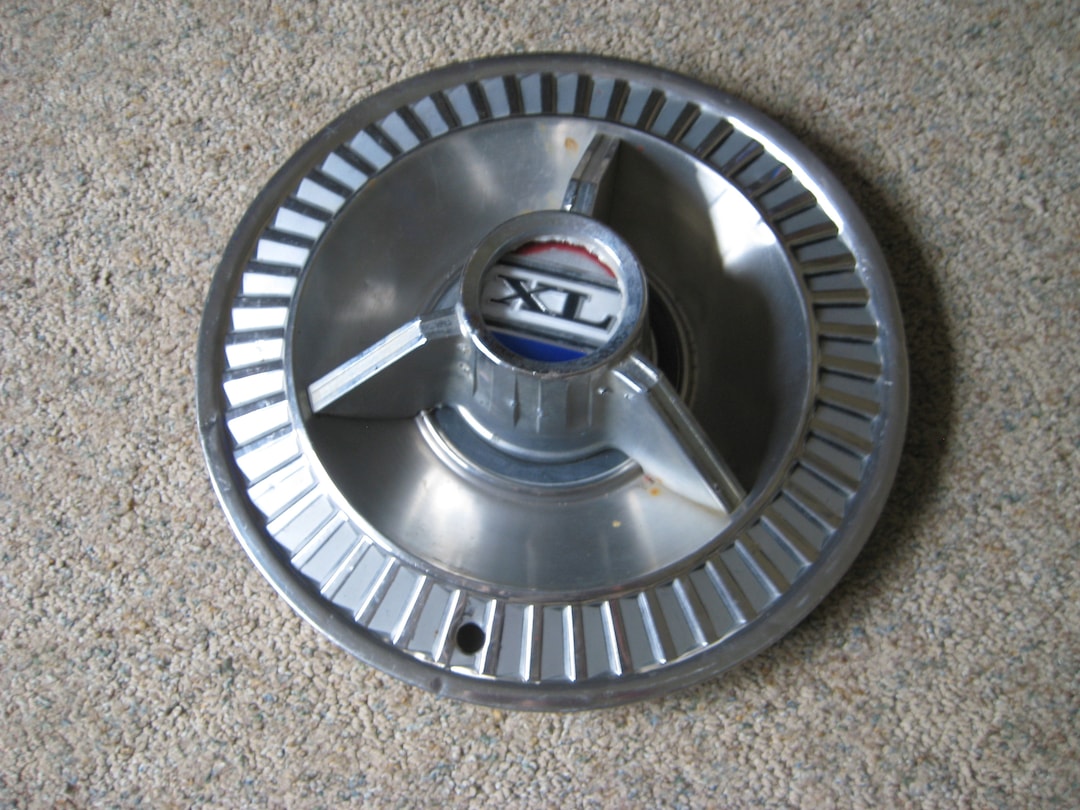 Ford 1961 XL Spinner Hub Cap. - Etsy