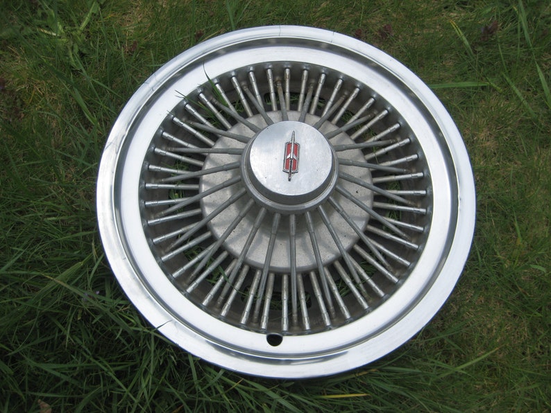 Oldsmobile Cutlass, F85, Omega Wire Hubcaps. !972-78. 14 Inch. ( Set of ...