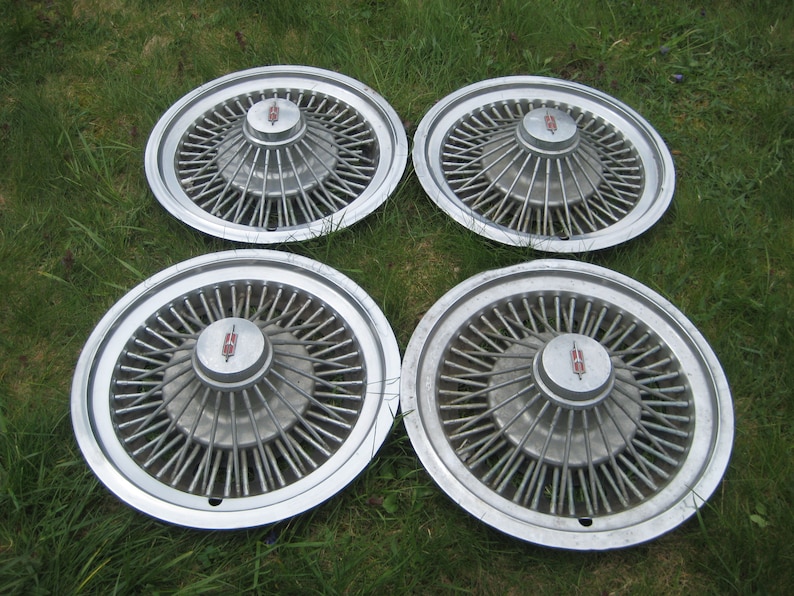 Oldsmobile Cutlass, F85, Omega Wire Hubcaps. !972-78. 14 Inch. ( Set of ...