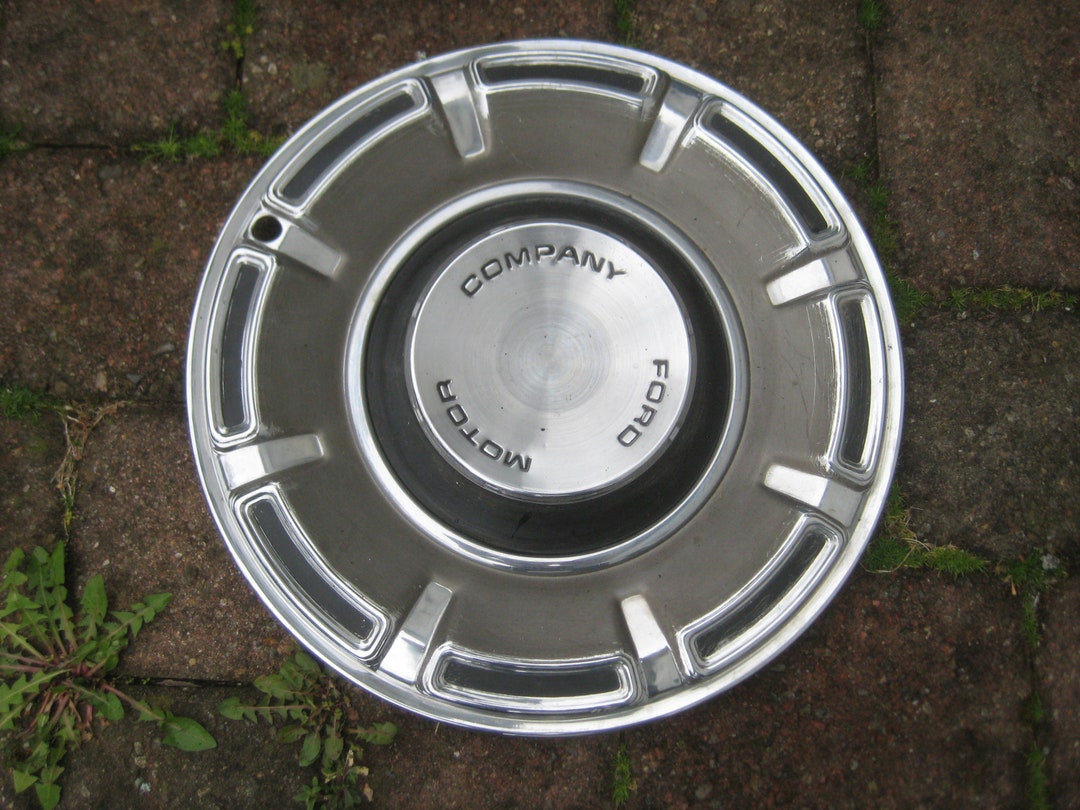 Ford Motor Co. 1970- 72 14 Inch Hubcap. - Etsy