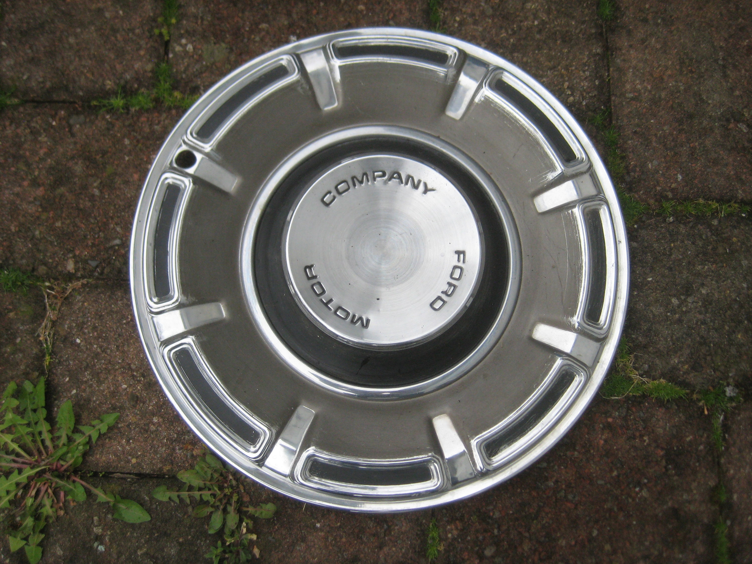Ford Motor Co. 1970- 72 14 Inch Hubcap. - Etsy