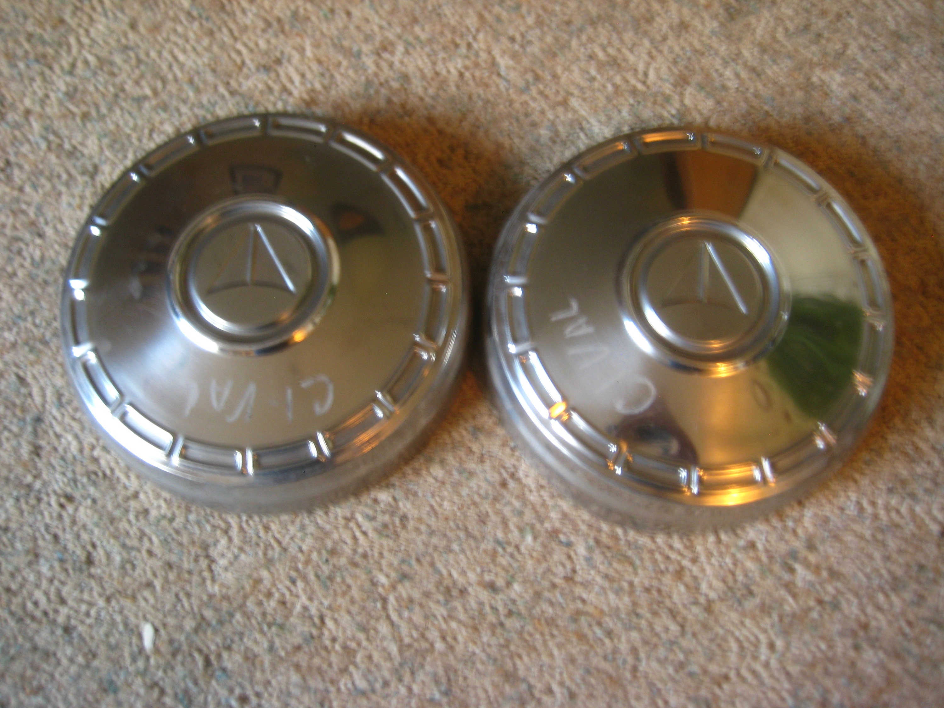 Plymouth Valiant Barracuda 1964-66 Hub Caps. (2). - Etsy