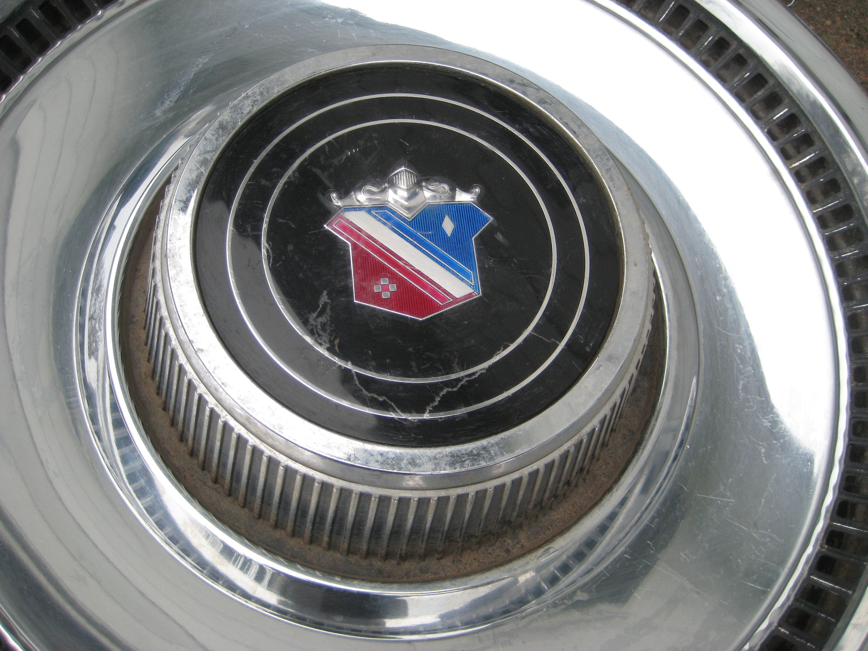 Buick Electra, Estate Wagon Hubcap. 1974-76. - Etsy