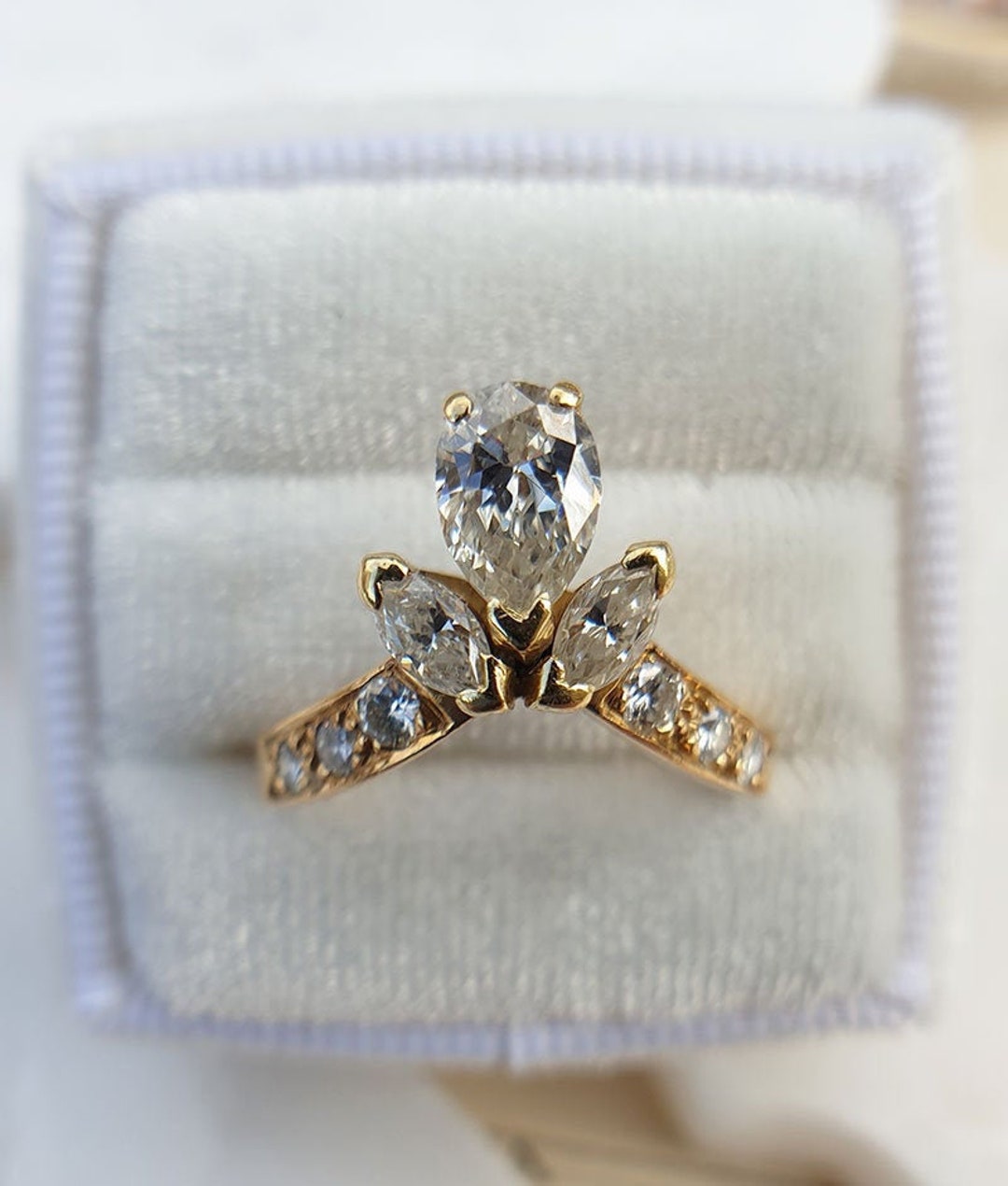 Vintage English 18ct Yellow Gold & Diamond Trefoil Chevron Ring 0.85cts ...