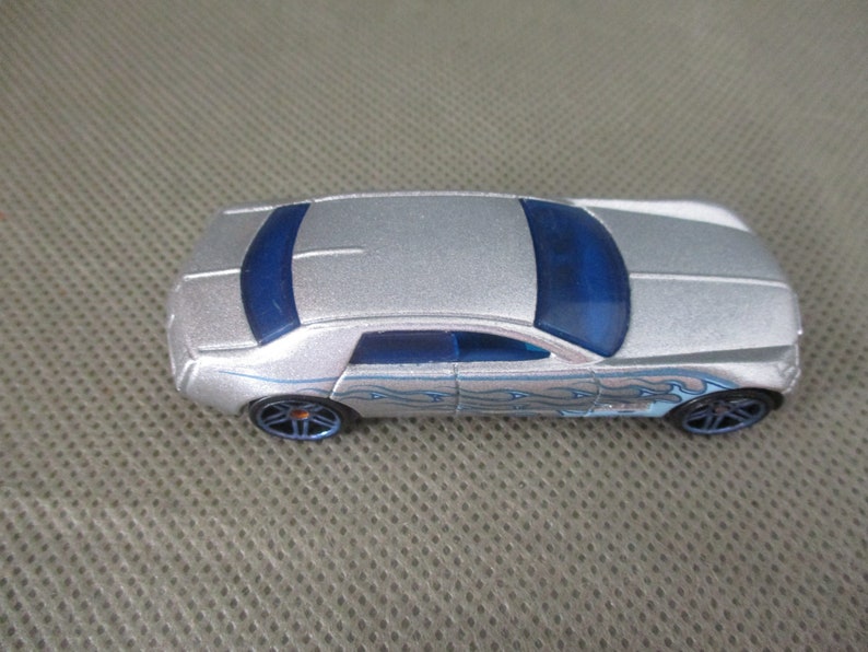 Hot Wheels Cadillac V-16 TM GM Car Silver With Blue Flames 2003 Mattel ...
