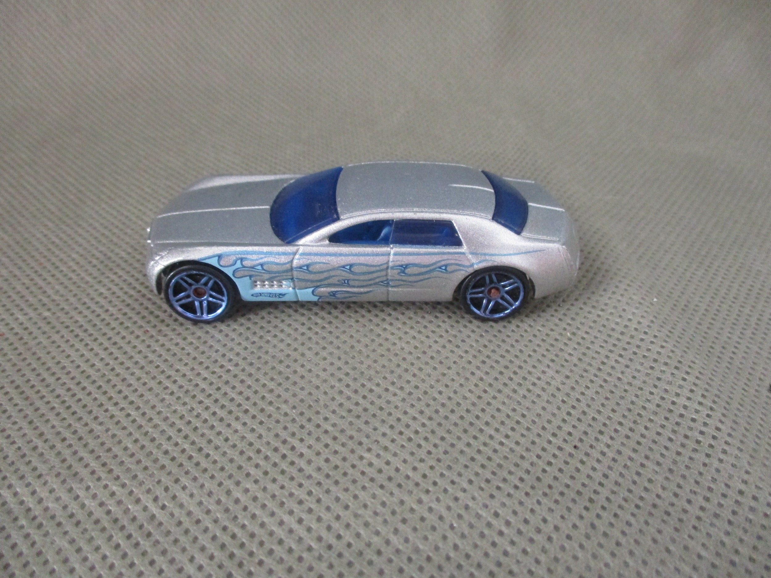 Hot Wheels Cadillac V-16 TM GM Car Silver With Blue Flames 2003 Mattel ...