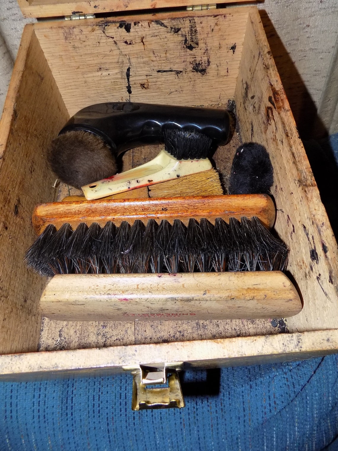 Griffin Shinemaster Wooden Shoe Shine Box. A Shoe Valet to Keep ...