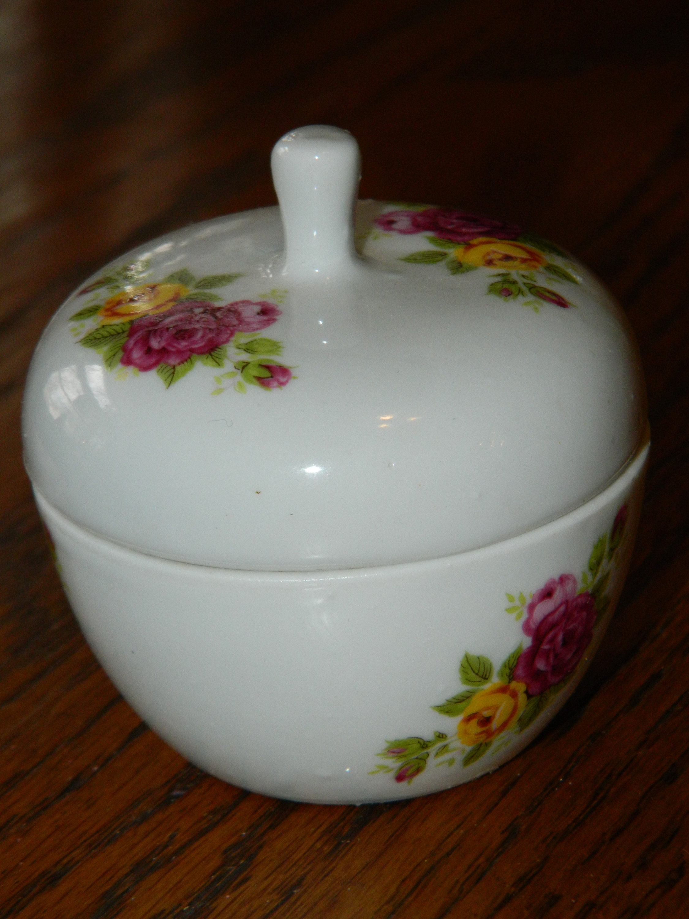 Vintage Apple Shaped Keepsake Box. A Small White Glossy Floral - Etsy