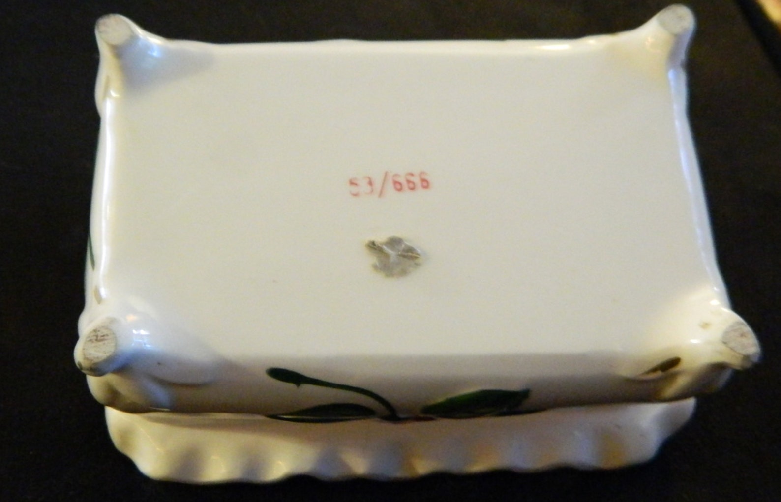 A Lovely Rose Floral Keepsake Box~a Ceramic Pink, Gold & White Dish W ...