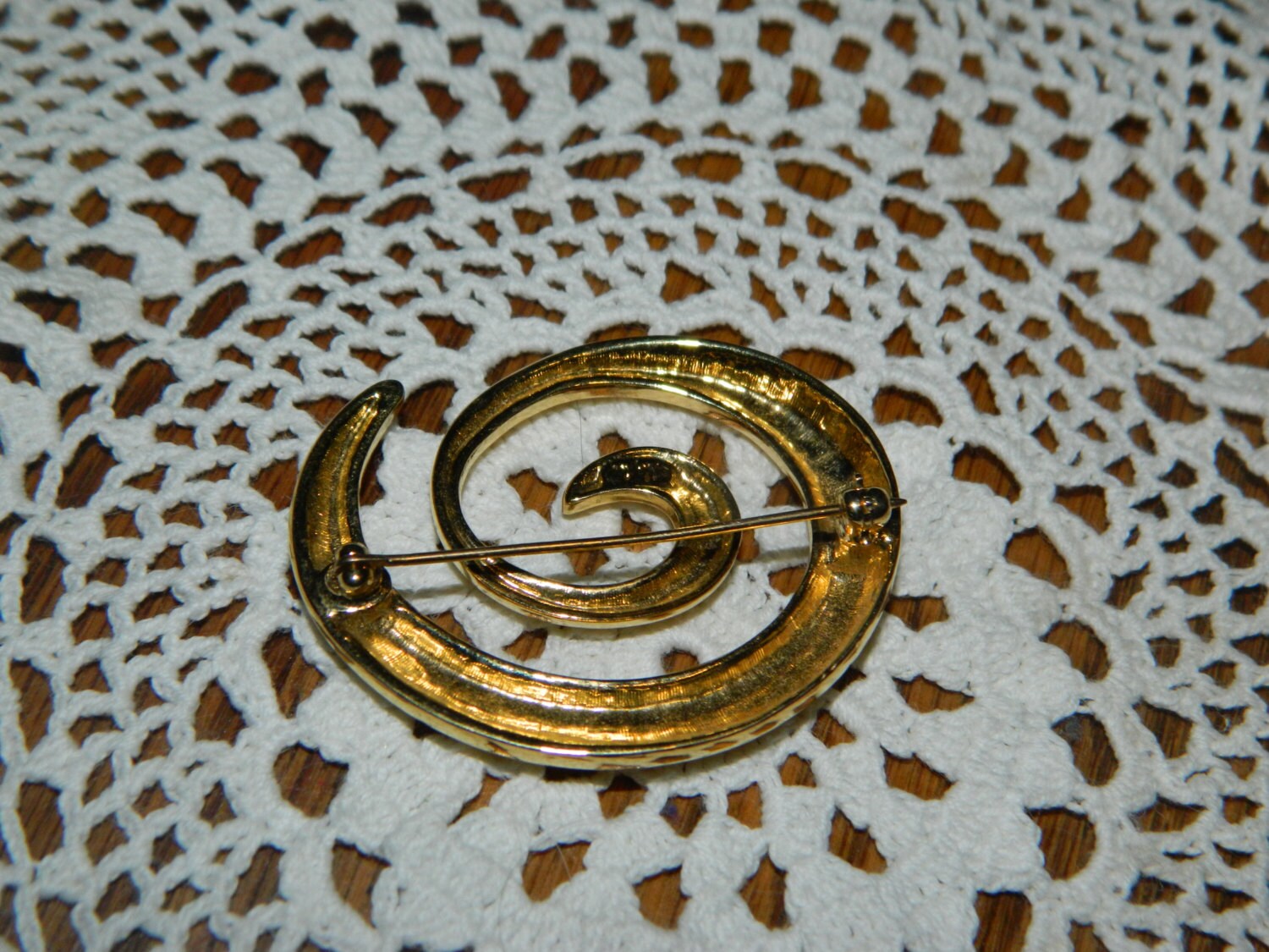 Gold Tone Swirl Pin~great to Wear Any Time of the Year~wear It to Work ...