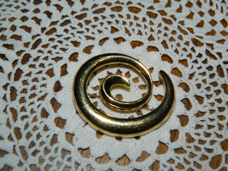 Gold Tone Swirl Pin~great to Wear Any Time of the Year~wear It to Work ...
