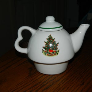 A Vintage (small) Christmas Tree Teapot. Collectible Christmas Teapot ...