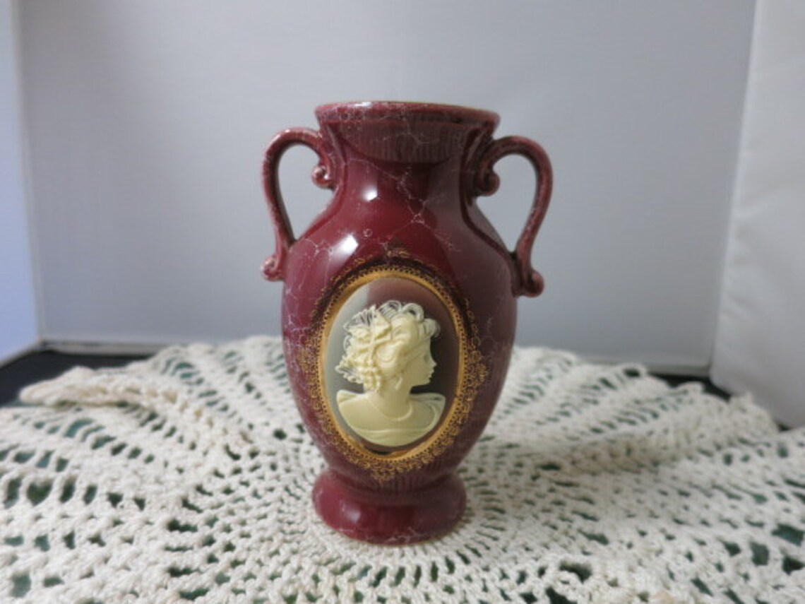 Mount Clemens Pottery Vase Cameo Yours From the Good Earth Japan 5 1/4 ...