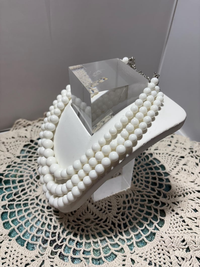 Victorian Collection Lee Mode 3 Strand Graduated White Beaded Necklace ...