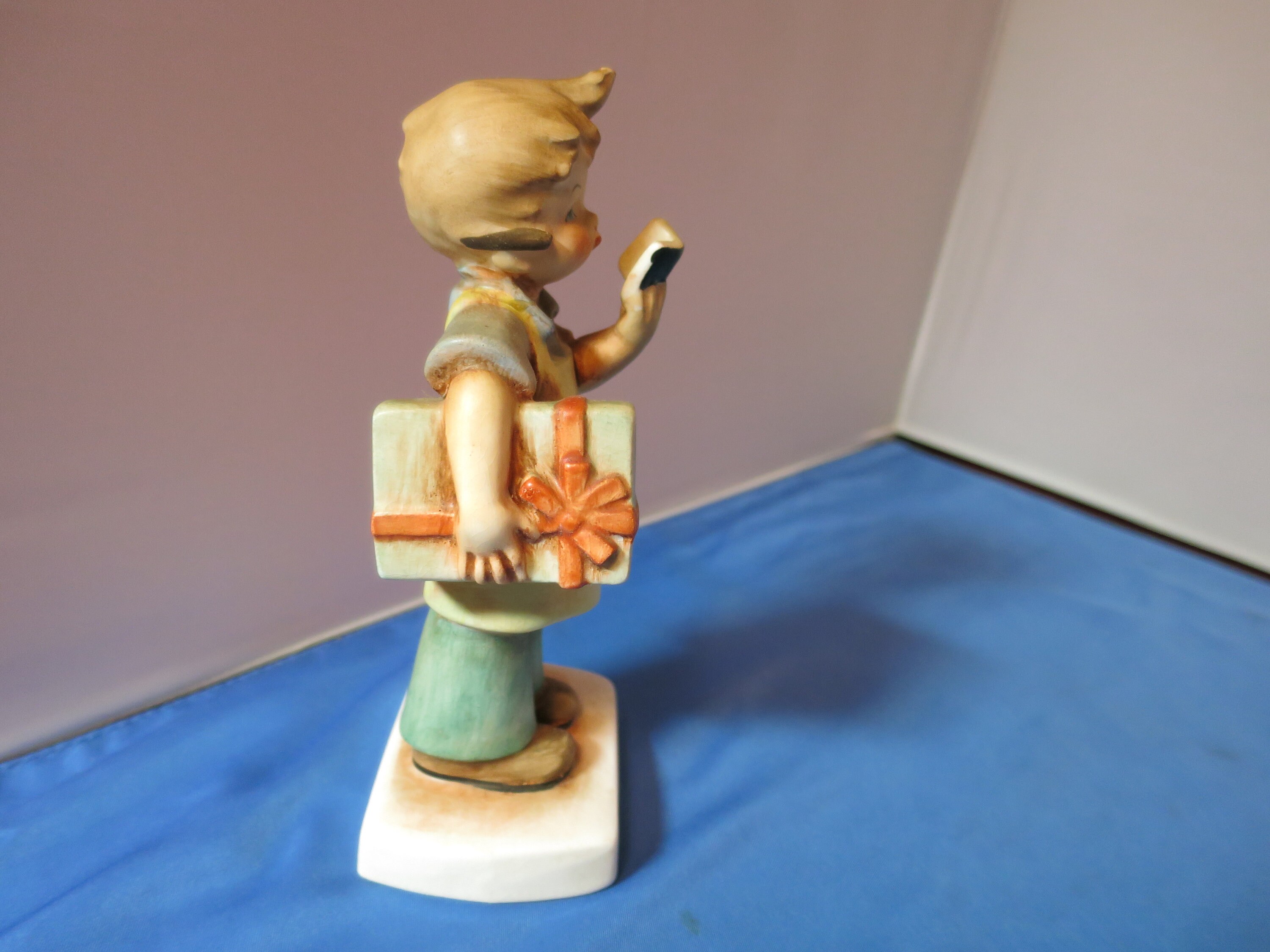 Nikko Nikko Japan Figurine Delivery Boy reading book | Etsy