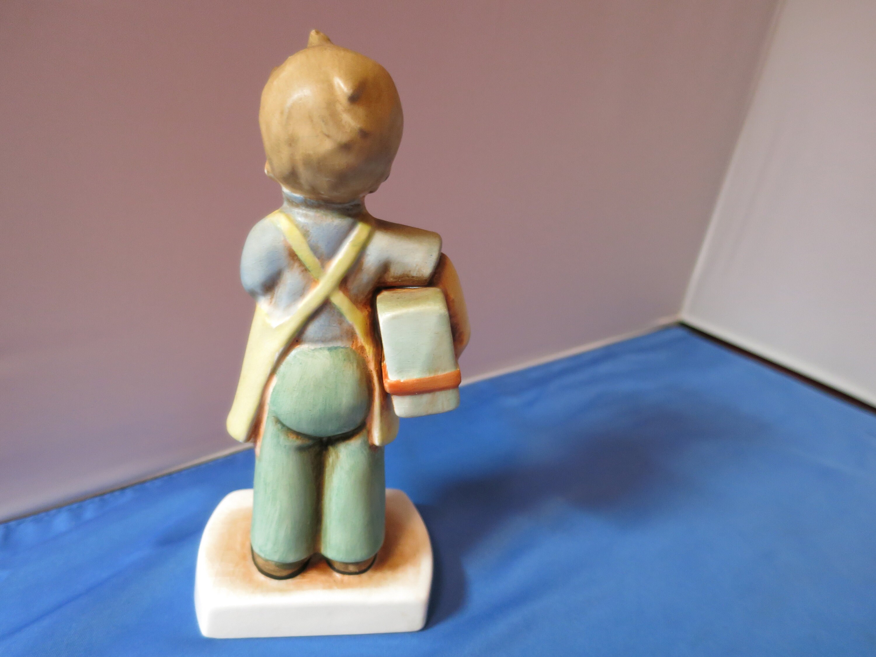 Nikko Nikko Japan Figurine Delivery Boy reading book | Etsy